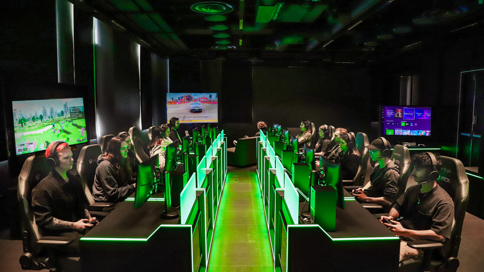 Samsung and Xbox open free-to-play gaming area in London - SamMobile