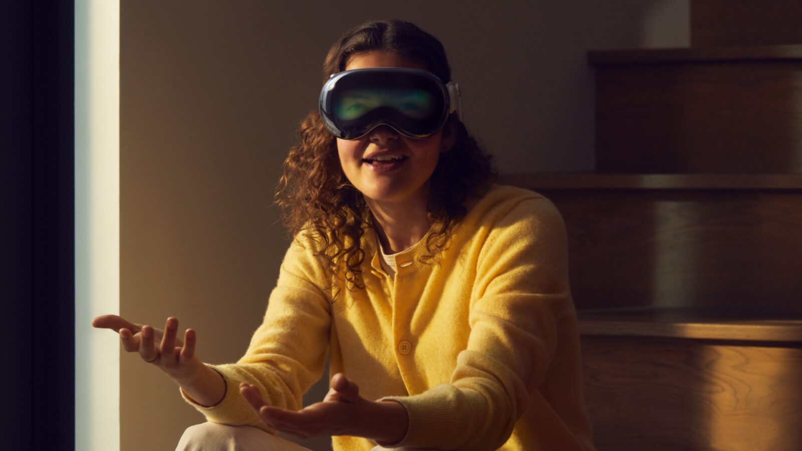 Apple to start training store employees to use Vision Pro next month ...