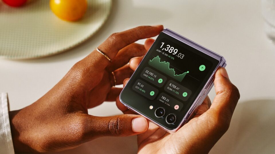 How many software updates will the Samsung Galaxy Z Flip 5 get? - SamMobile