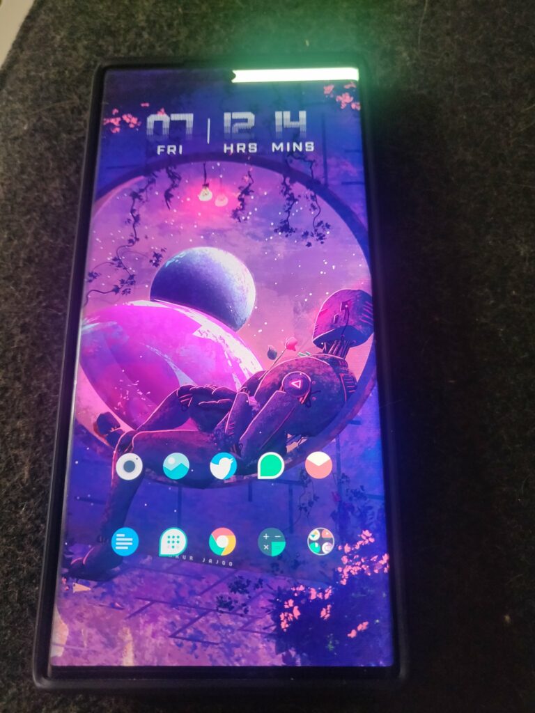 [Update: Fixed for free] Facing display issues on your Galaxy S22? You ...