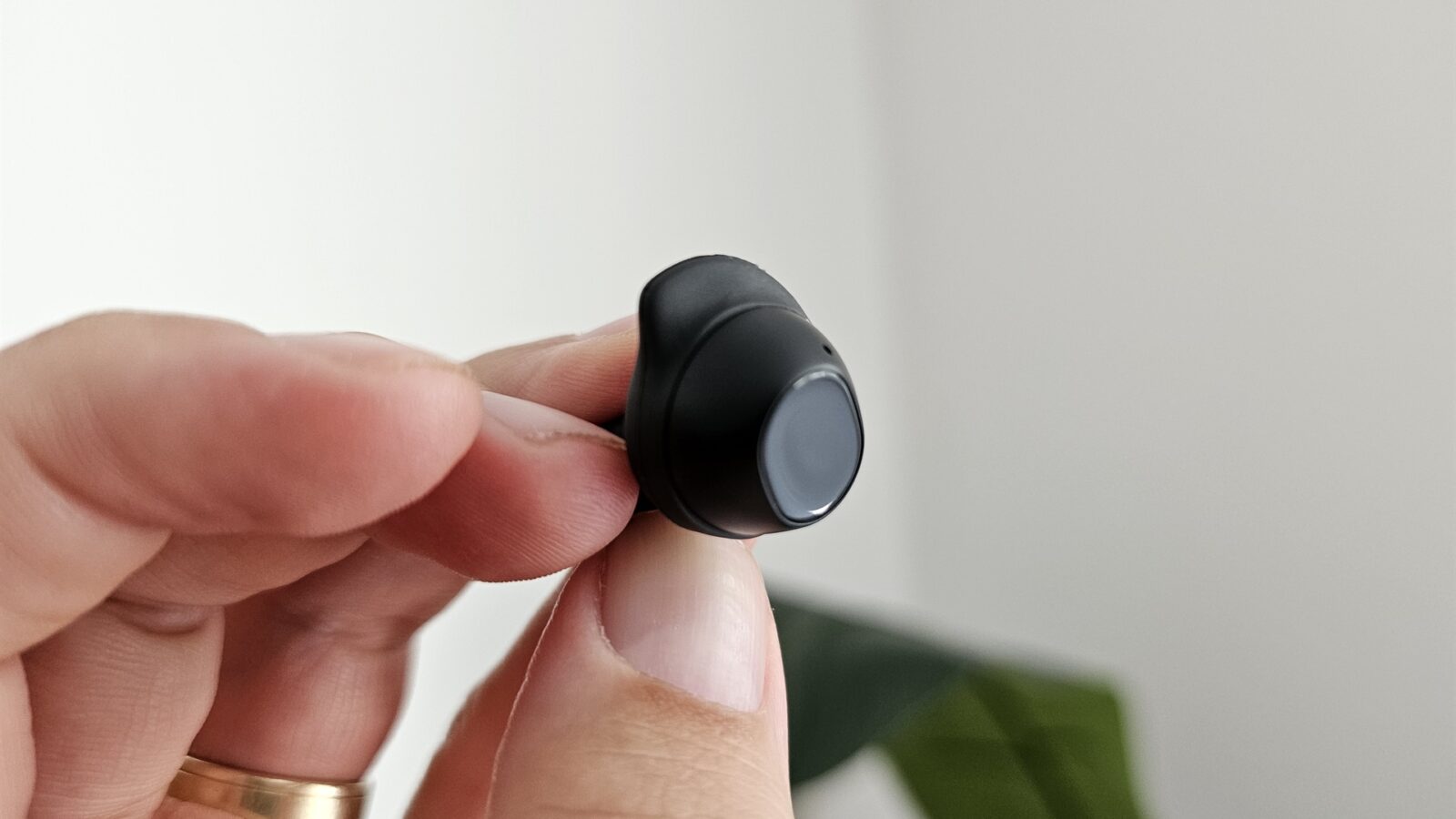 Galaxy Buds FE vs Galaxy Buds 2: Which one should you pick? - SamMobile