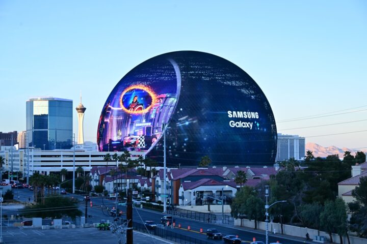 Samsung Galaxy AI briefly takes over Sphere in Las Vegas - SamMobile