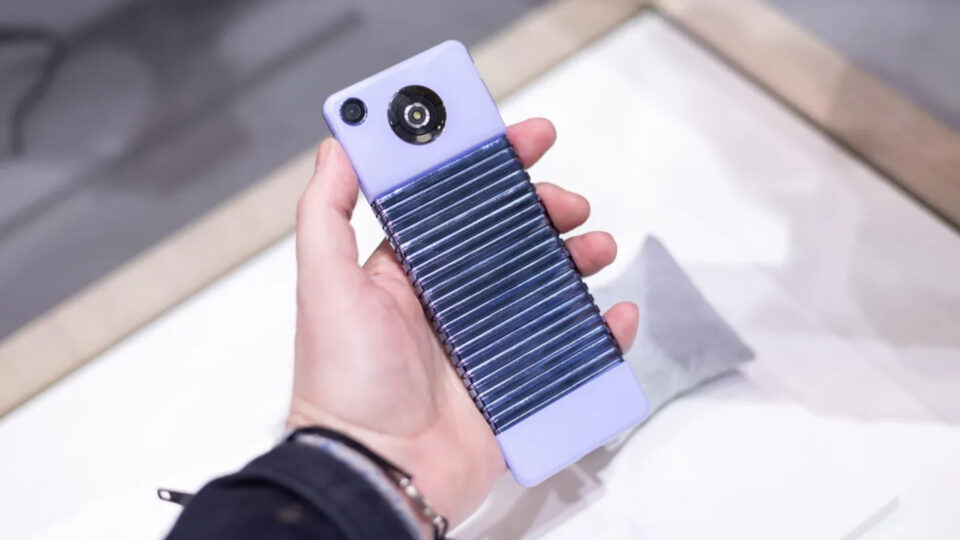 Samsung showcases bendy phone that you can wear on your wrist - SamMobile