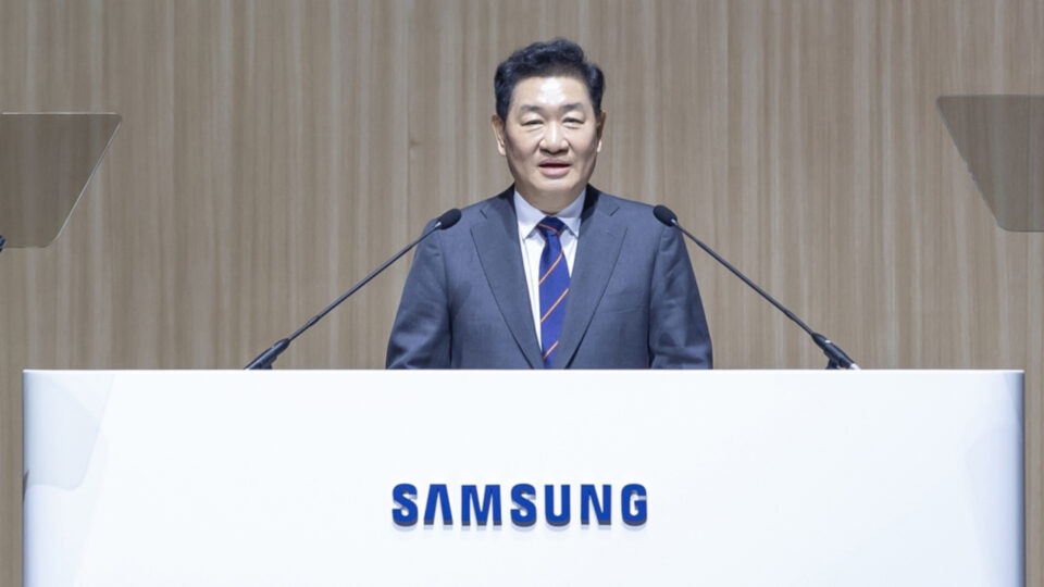 Samsung market cap crosses $370 billion after three years - SamMobile