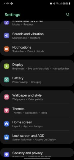 Summon your digital assistant through a gesture in One UI 6.1 - SamMobile