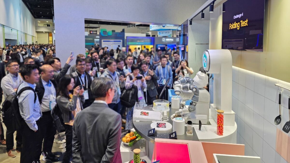 Samsung showcases OLED microdisplay for XR headsets, rifle scopes ...