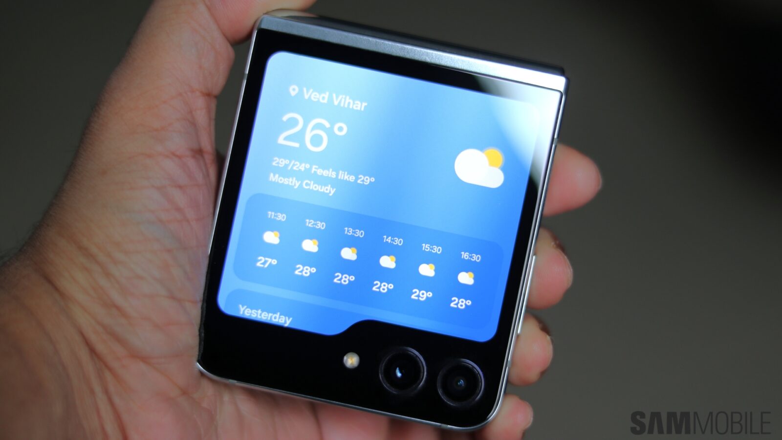 Galaxy Z Flip 5, Flip 6 to get improved cover screen widgets with One ...