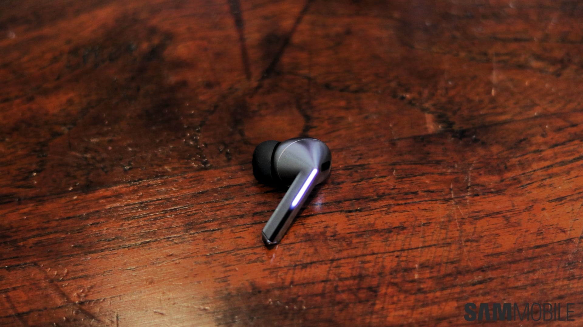 Samsung dropping blade lights so soon is a bad signal - SamMobile