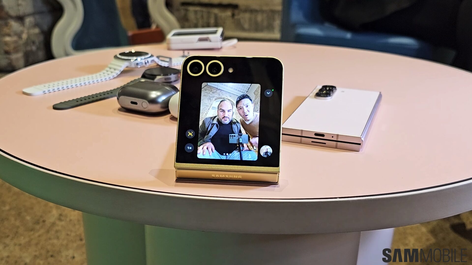 Three fun Galaxy Z Flip 6 features to try out after unboxing - SamMobile