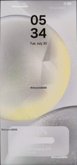 Here's an early preview of the new lock screen in One UI 7.0! - SamMobile