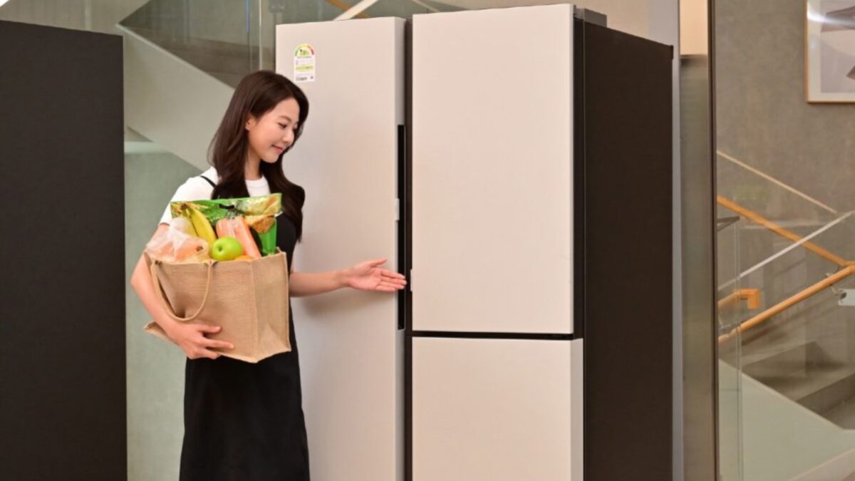 Samsung French Door Refrigerator can open its door for you, has AI ...