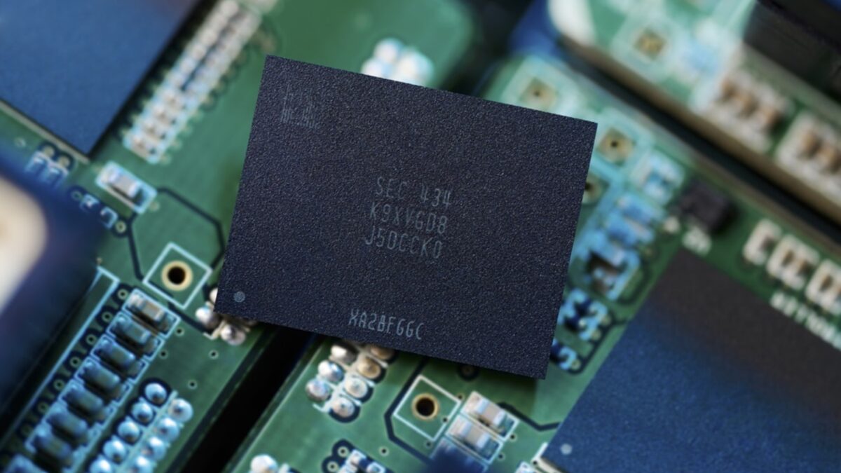 Samsung begins making world's first QLC 9th Gen V-NAND storage chips ...