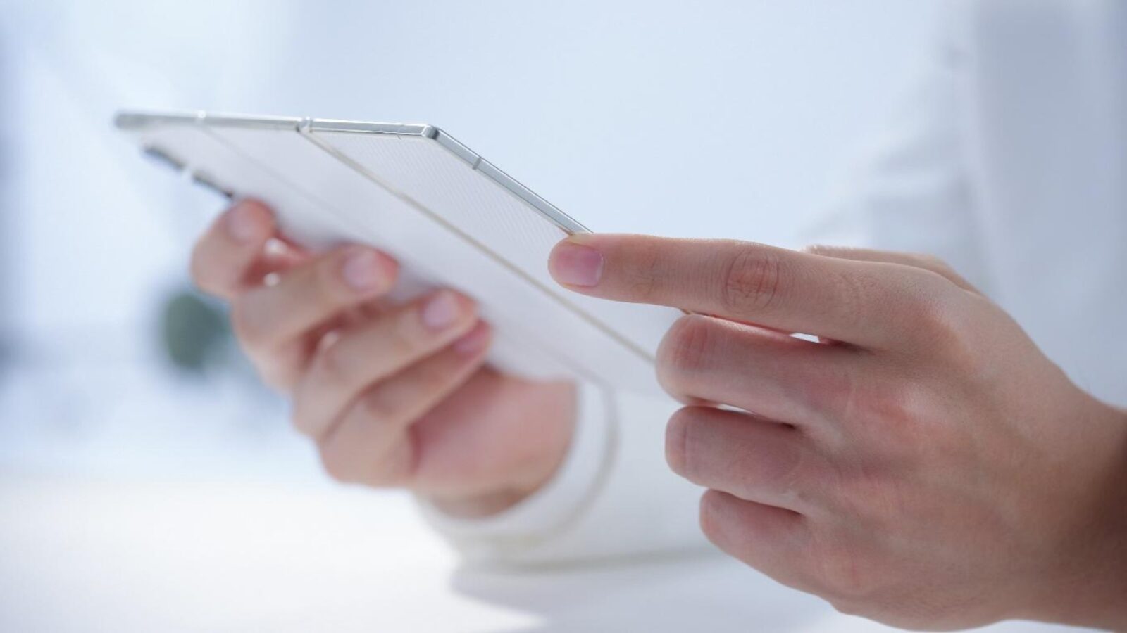 Huawei, OPPO, Tecno showcase tri-folding phones ahead of Samsung ...