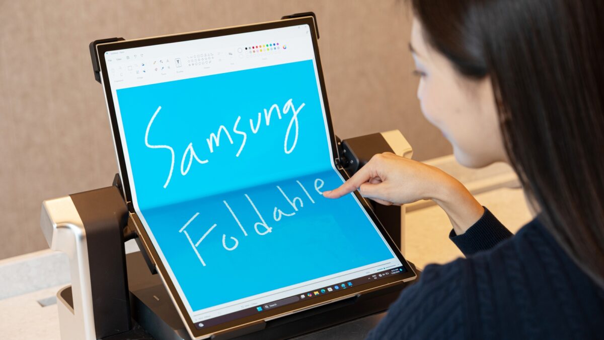 Samsung showcasing massive 18.1" foldable OLED display at CES - SamMobile