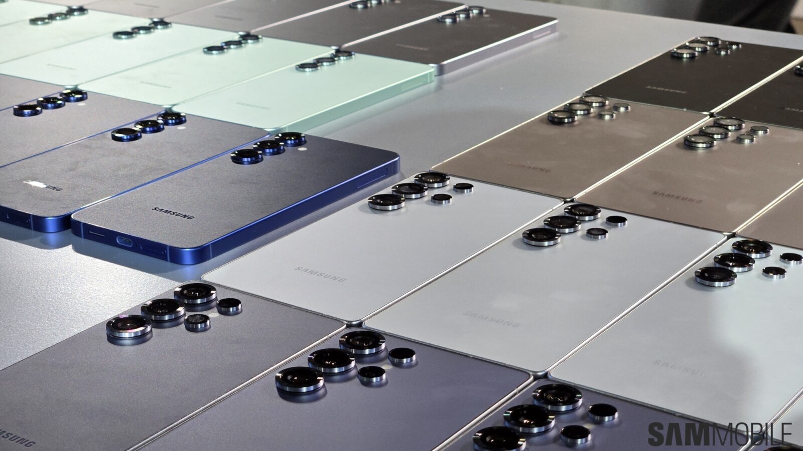 Samsung Galaxy S25 gets first software update in the USA - SamMobile