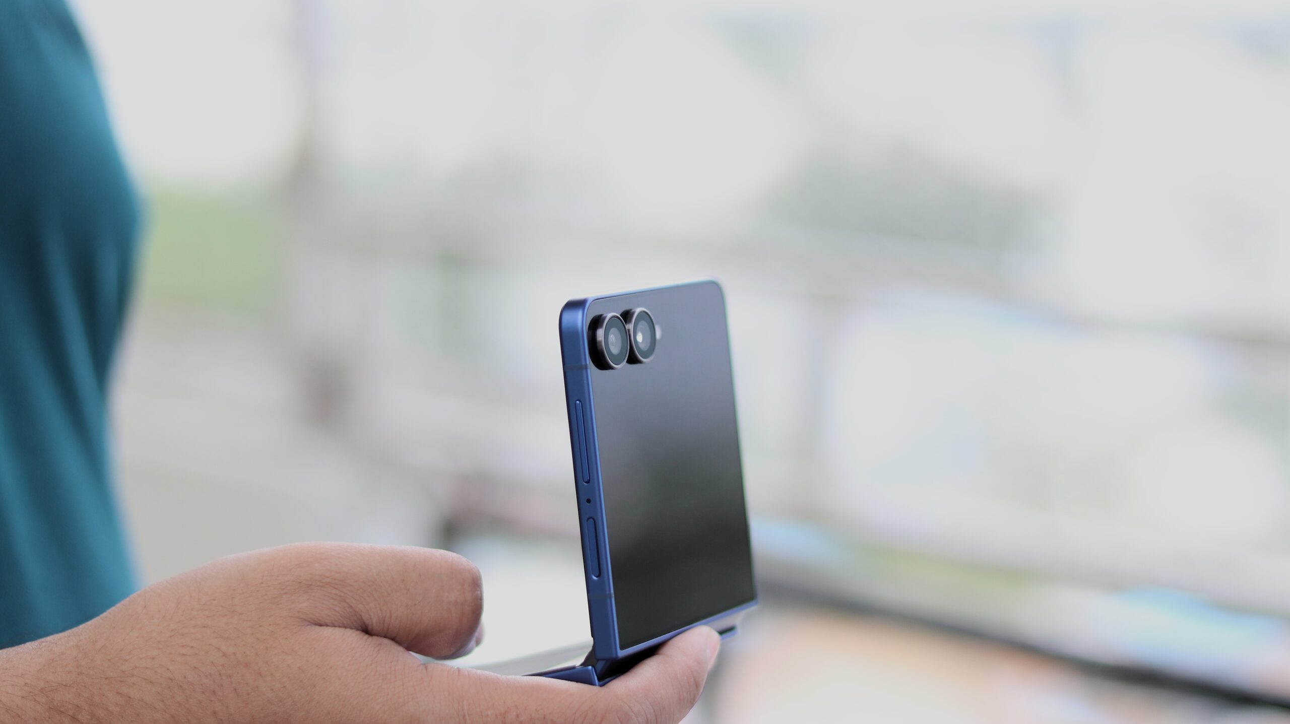 Claim £200 cashback on Galaxy Z Flip 7 and save £333 with a trade-in ...