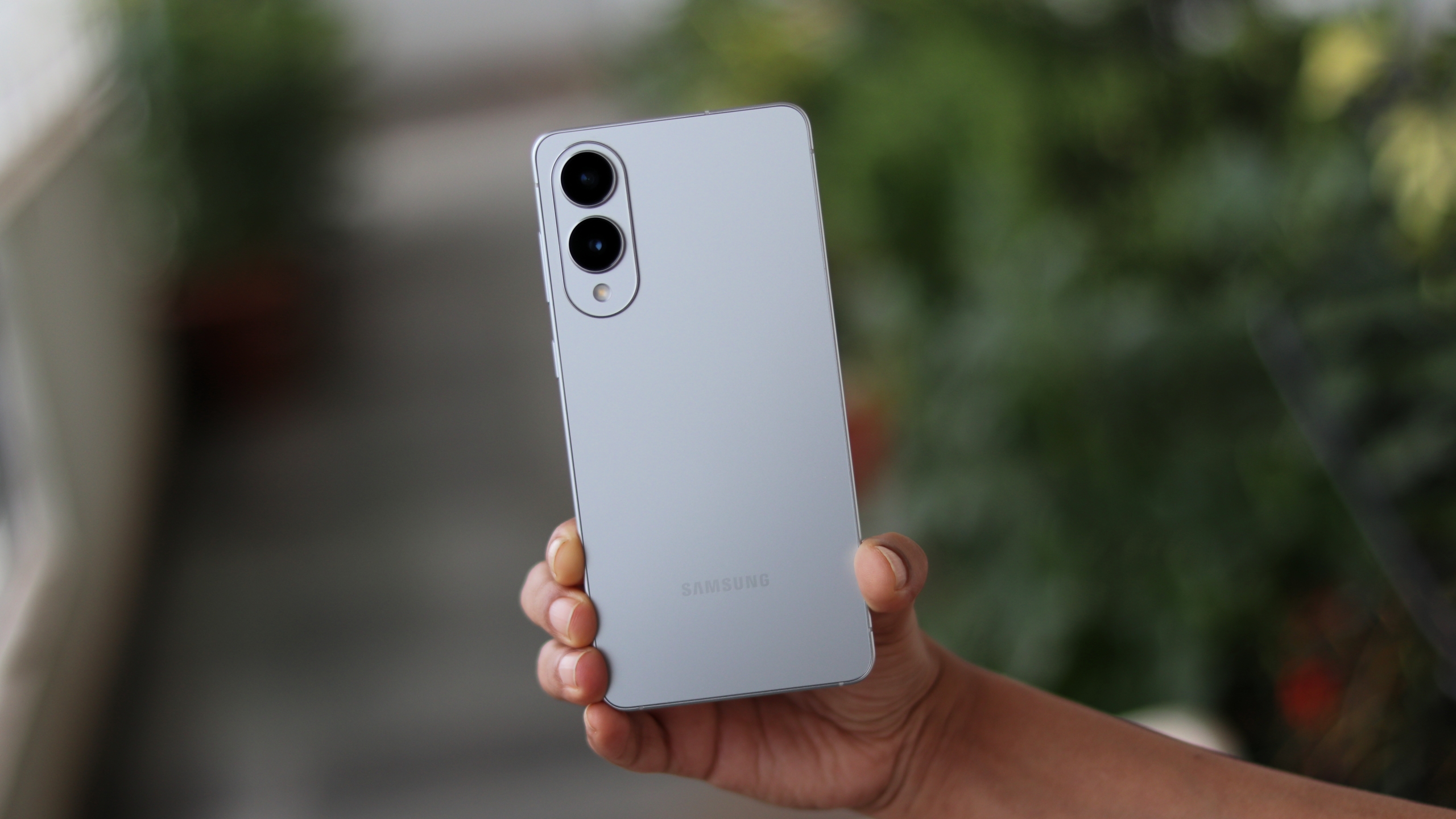 Galaxy S25 Edge gets £250 cashback and £400 trade-in deal in the UK ...