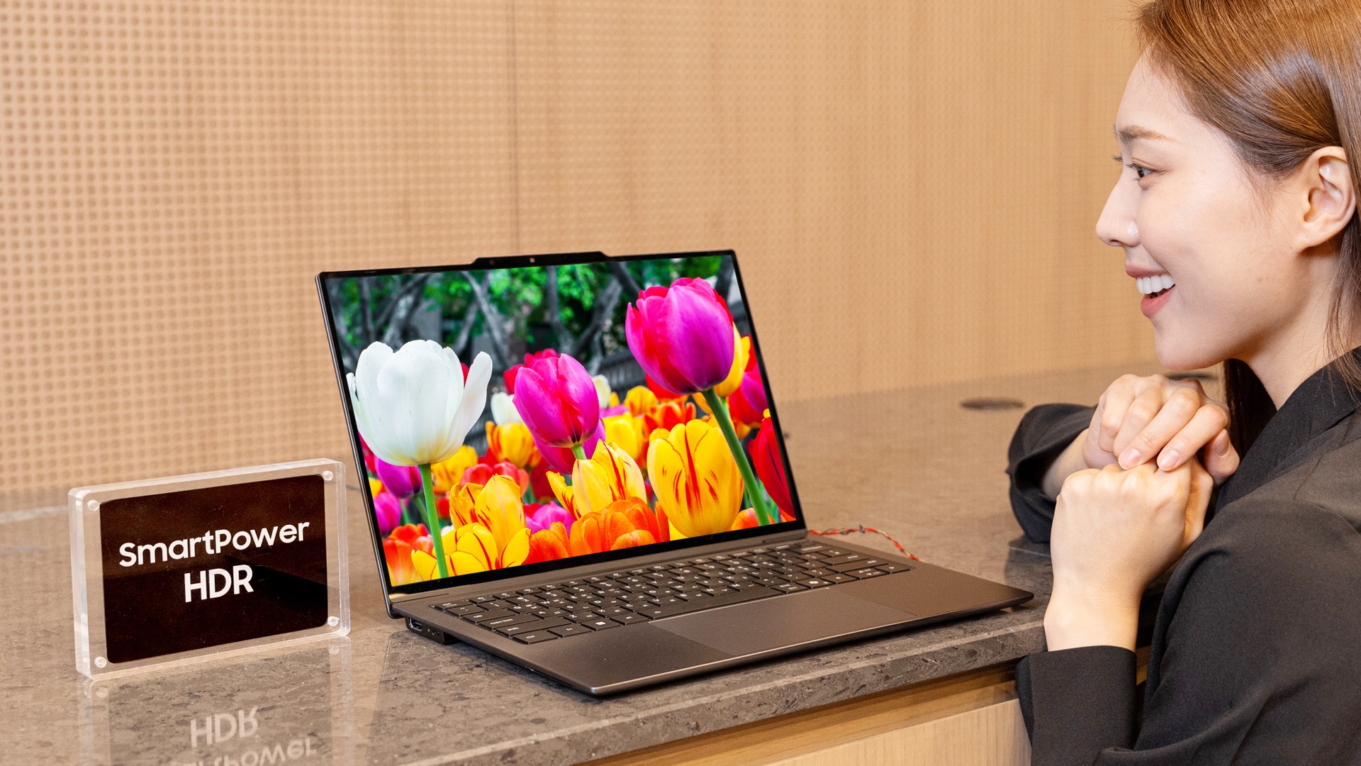 Samsung and Intel join hands to improve battery life on OLED laptops ...